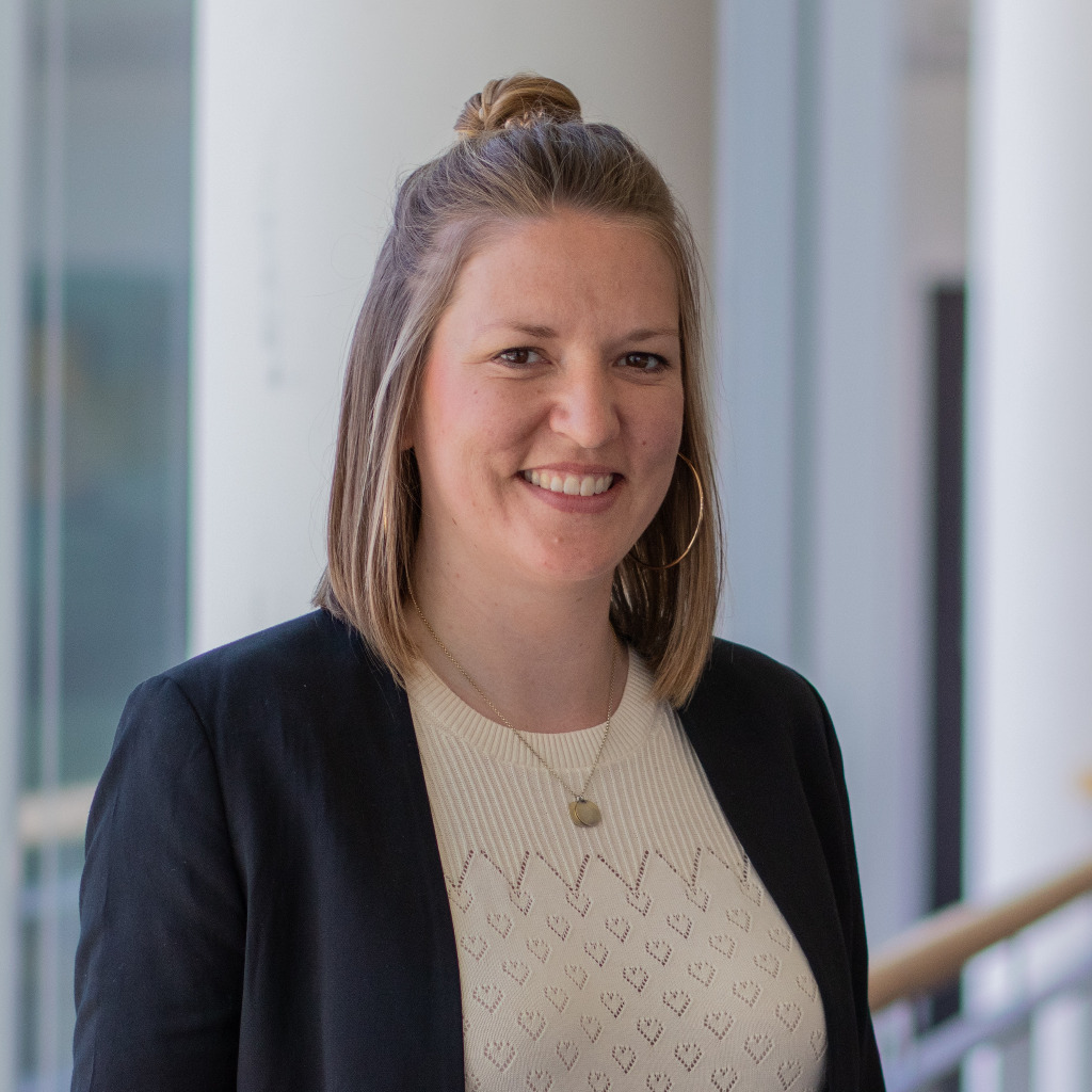 Julia Brunner - Mitarbeiter Fuhrparkmanagement - LEONHARD WEISS GmbH & Co. KG | XING