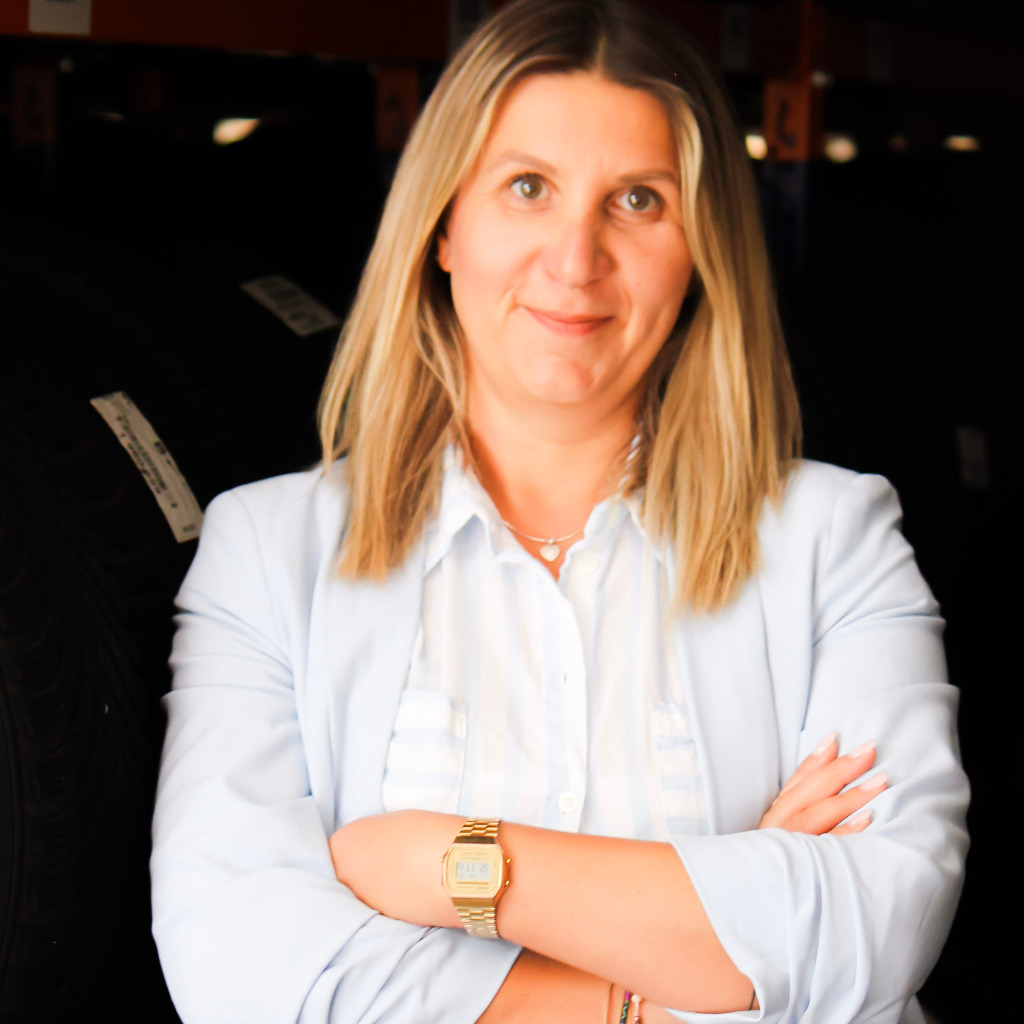 Jennifer Eisen - Front Desk Manager - Select GmbH | XING