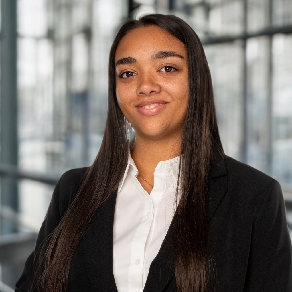 Briana Sanders - Soziale Media Managerin - Blake Cory Coaching | XING