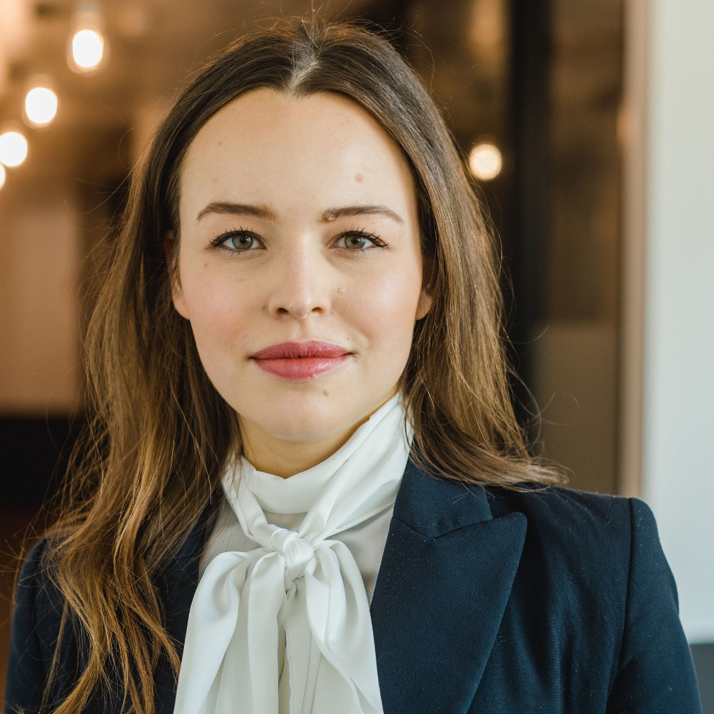 Louisa Mayr - Investment Professional - Adragos Pharma | XING