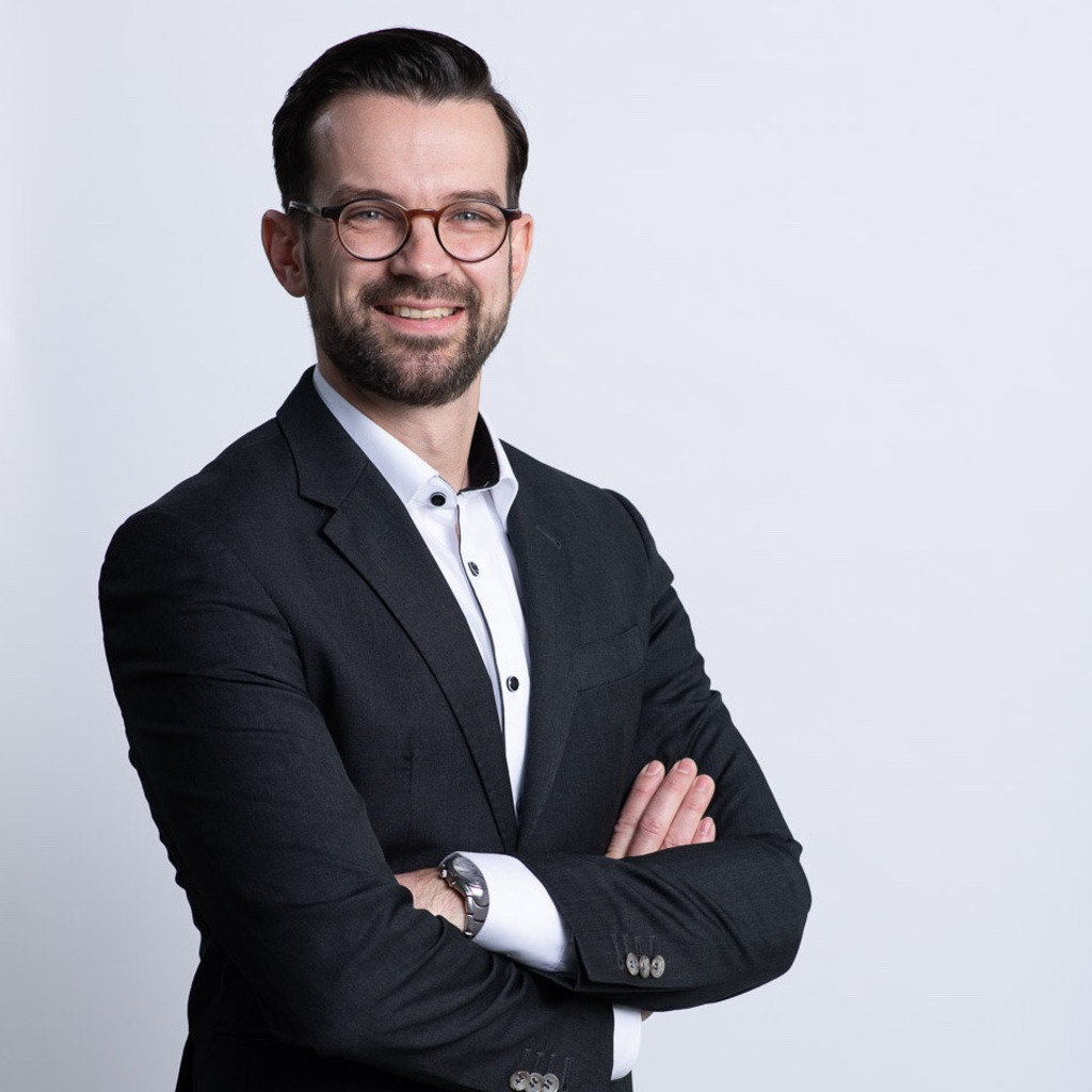 Dipl.-Ing. Thomas Wiedemann - Director Engineering Marine - Suzuki ...