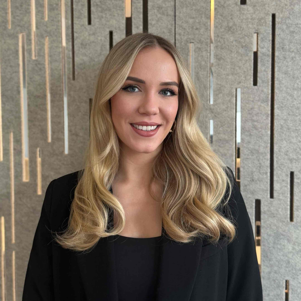 Laura Cin - Sales Consultant - DIS AG | XING