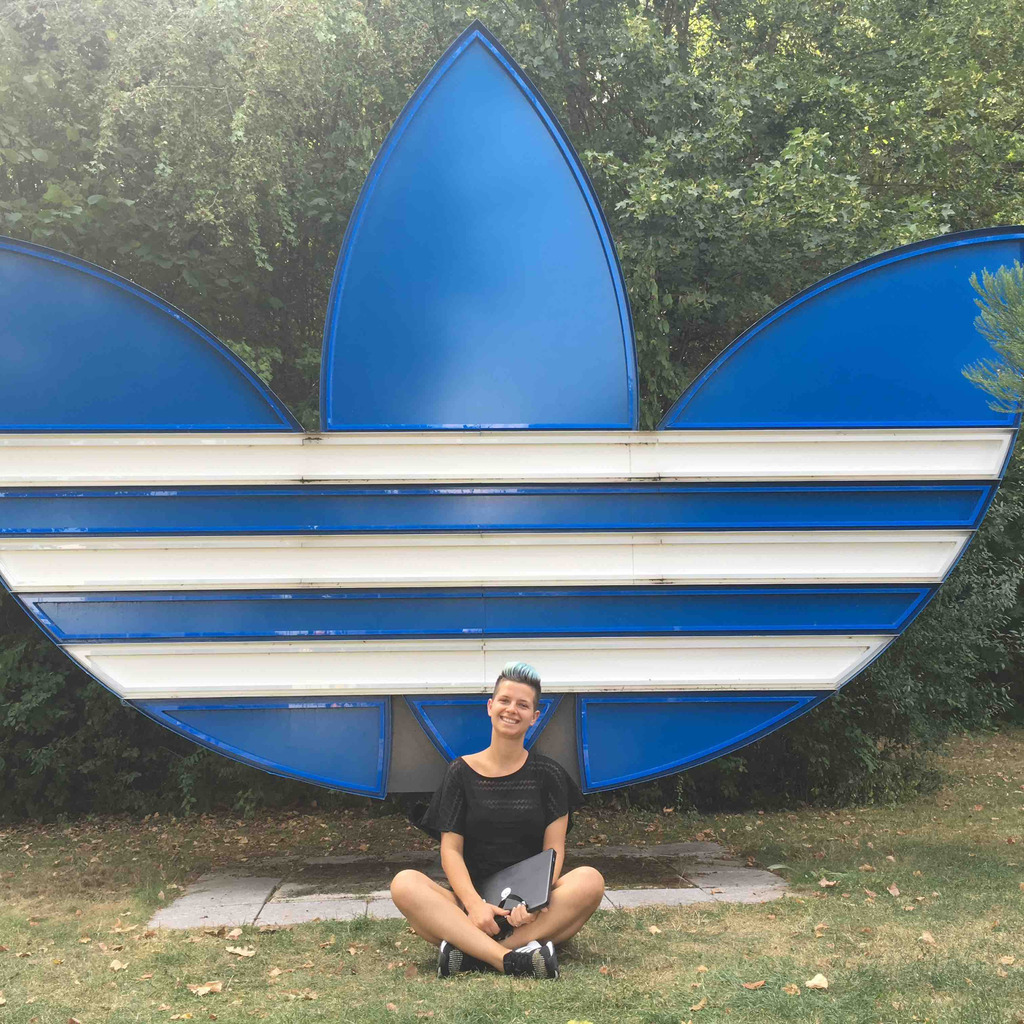 Angie Thompson's Instagram, Twitter & Facebook on IDCrawl