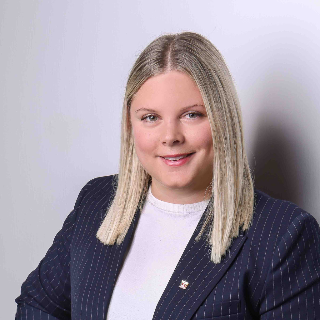 Lisa Ahrens - Bereichsdirektorin Privatkunden - Sparkasse Kinzigtal | XING