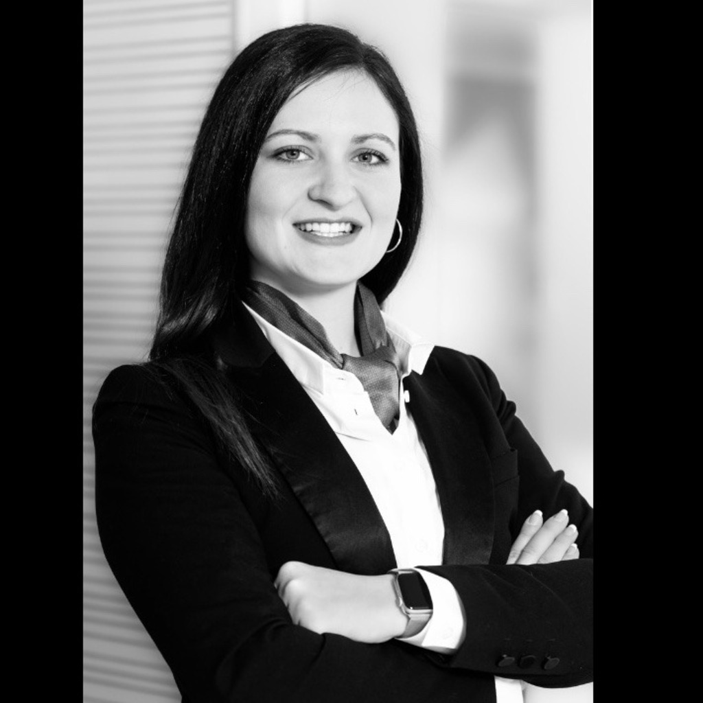 Laura Schmid - Spezialistin Vermögensverwaltung Service Private Banking ...
