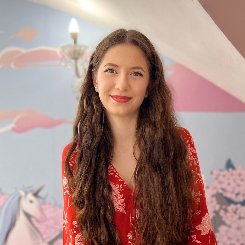 Csenge Juhász - International Studies - Eötvös Loránd University | XING