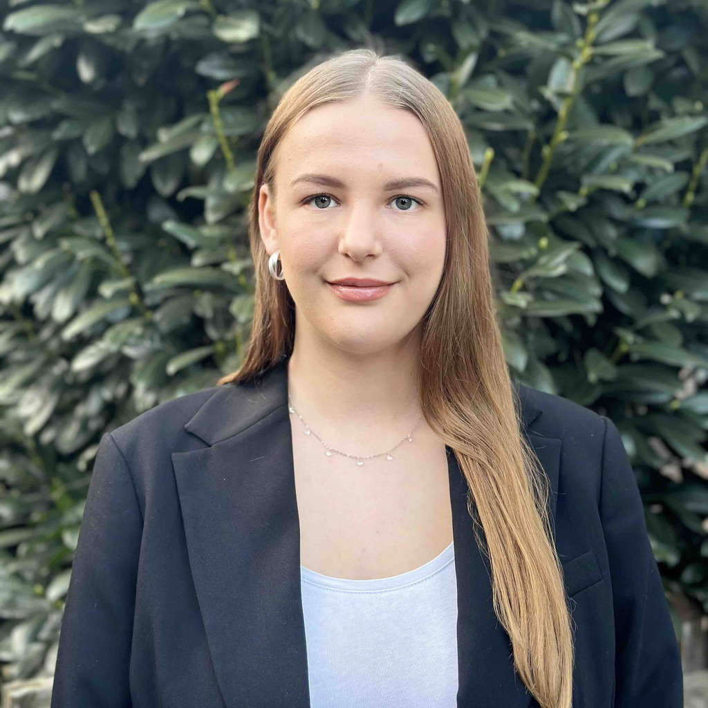 Vanessa Holtmann - Auszubildende - BUHLMANN Rohr-Fittings-Stahlhandel ...