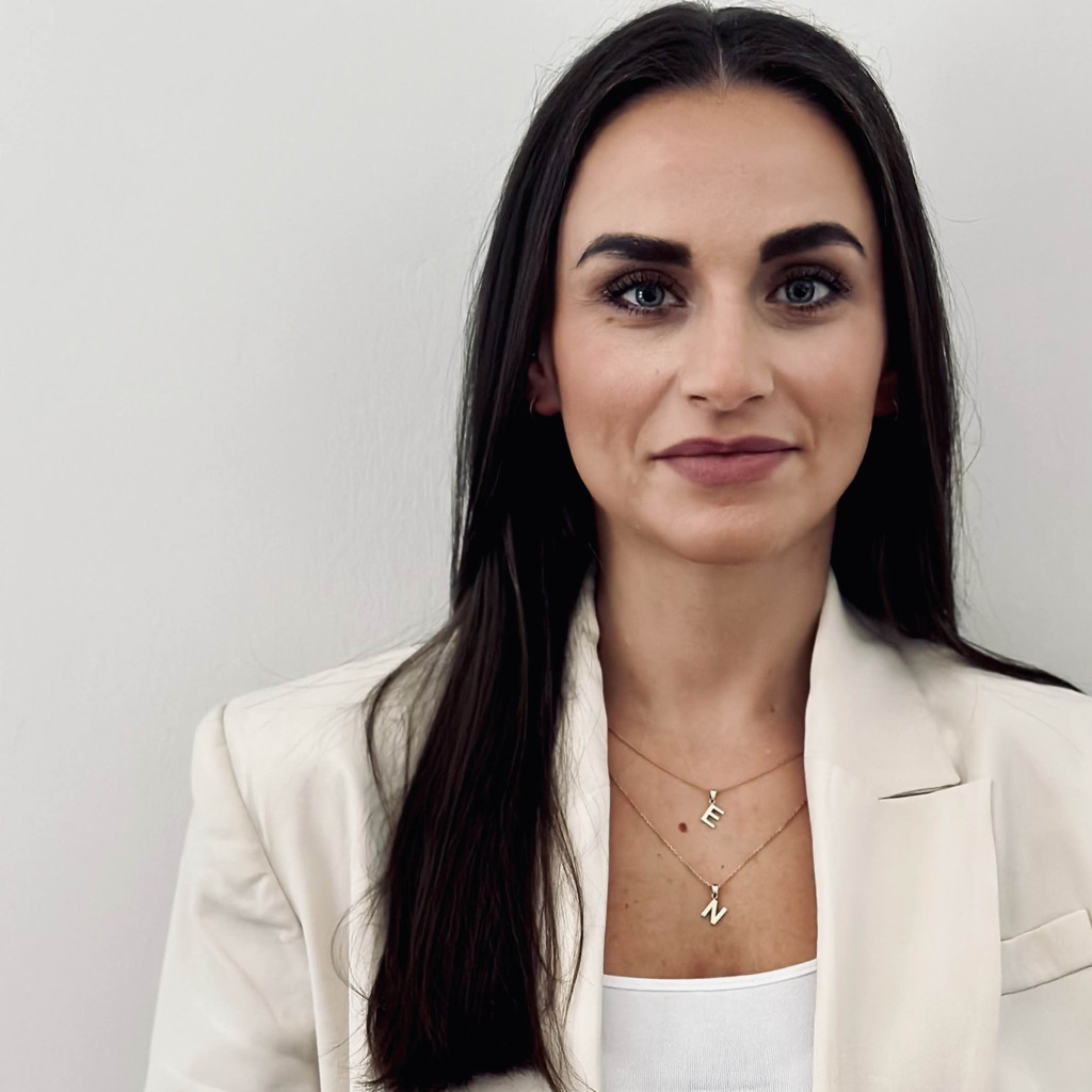 Julia Keller's Instagram, Twitter & Facebook on IDCrawl