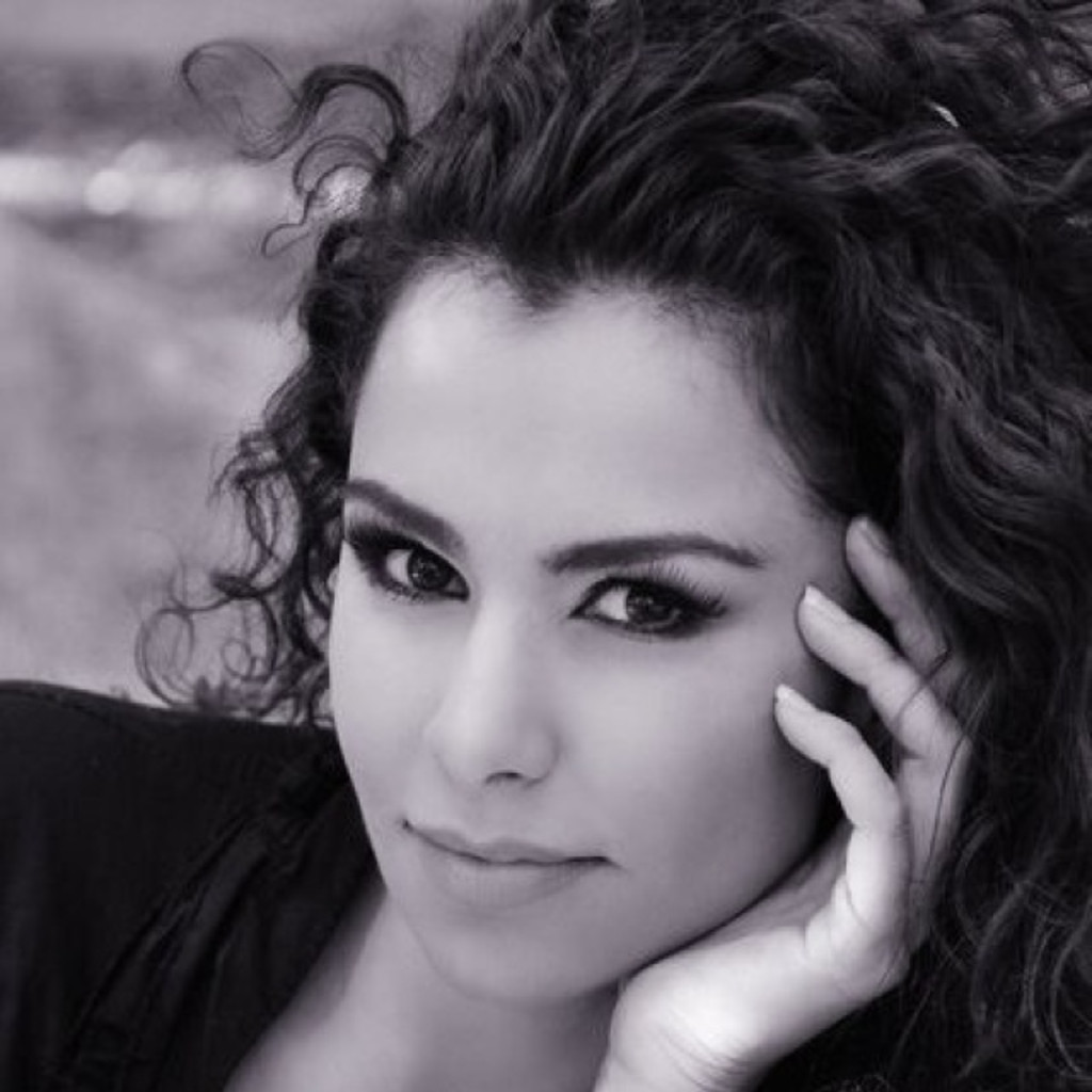 Léonie Singh-Dhillon - TV-Moderatorin - QVC Deutschland Inc. & Co. KG ...