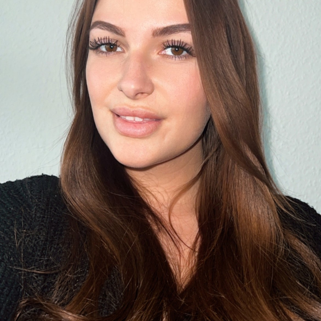 Alicia Moya Alcaide - Customer Service Agent - Arvato Supply Chain Solutions SE | XING