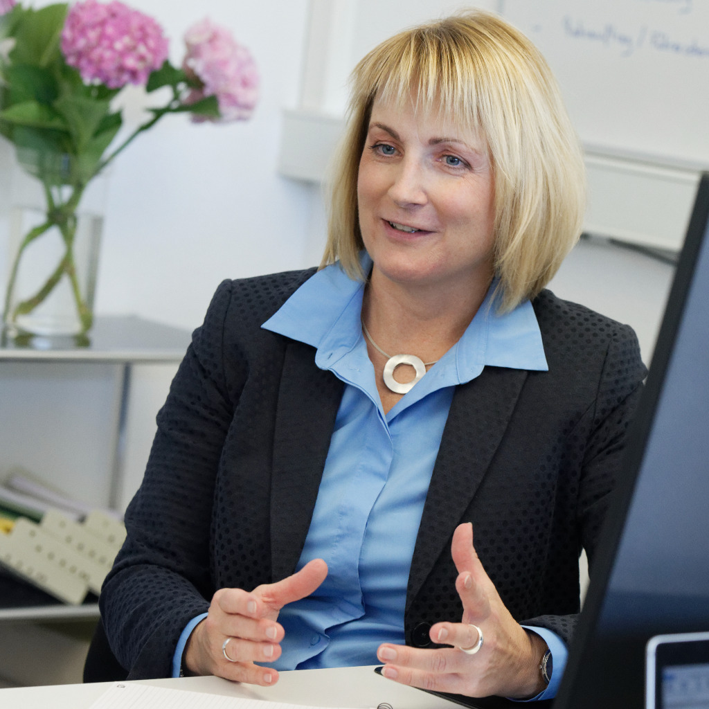 Stephanie Scheffler - Teamleitung Vertrieb & Disposition - Heuer ...