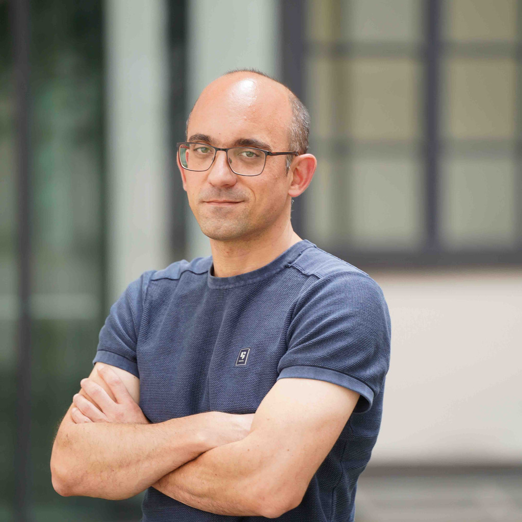 Dr. Christian Wolff - Social Media Manager - Bayerisches ...