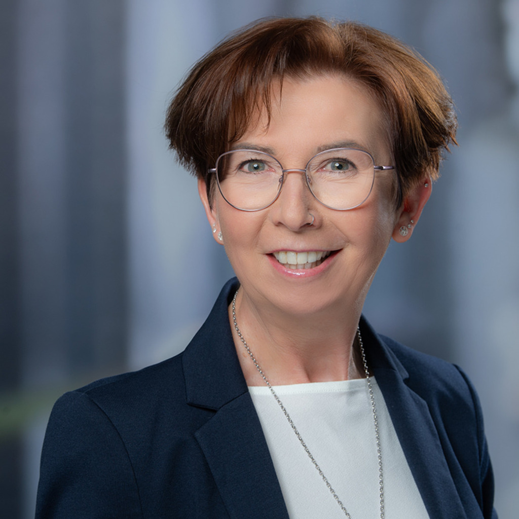 Ursula Maria Gresser - Verwaltungsangestellte - Universität Regensburg ...