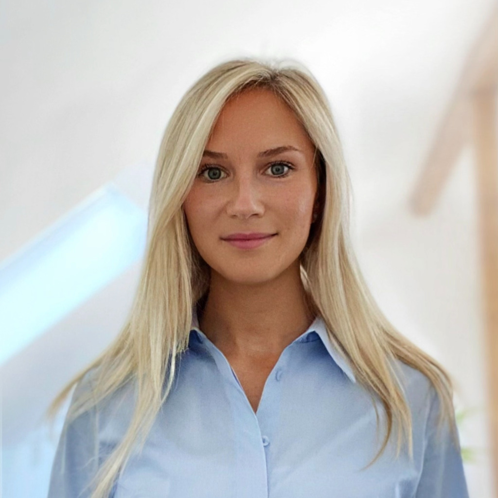 Pia Zechiel - Accounting & Controlling / Accountant - EIZO GmbH | XING