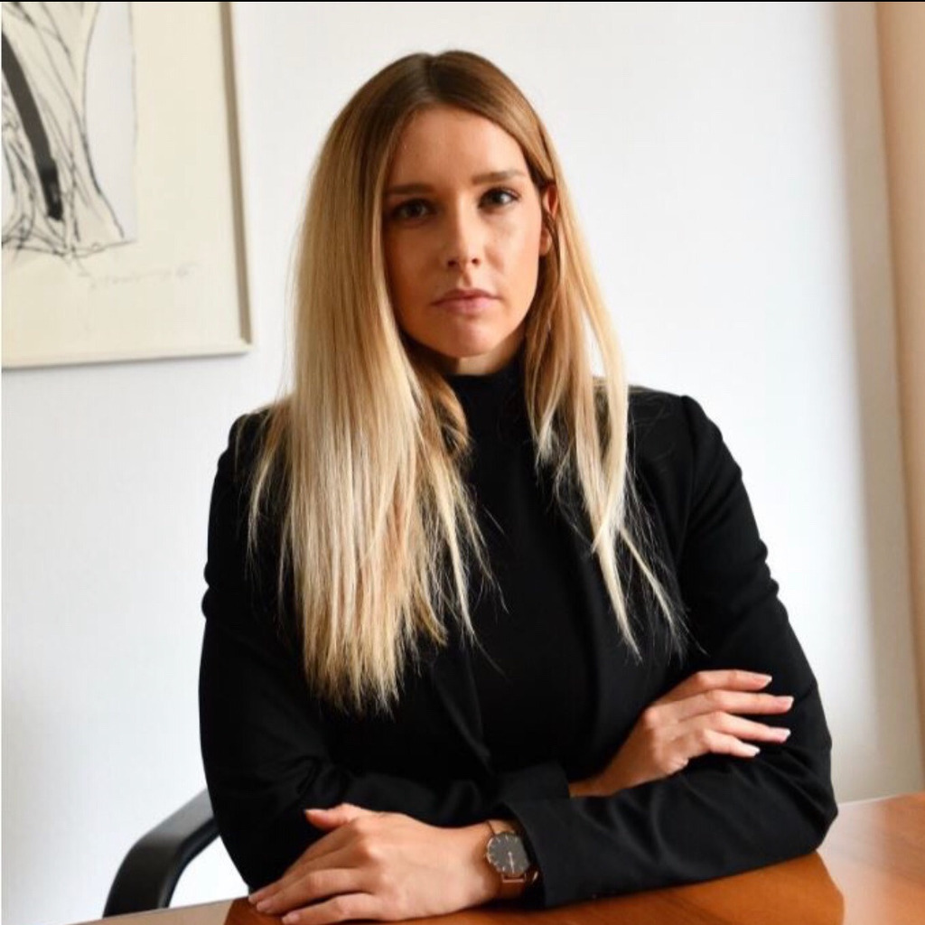 Laura Luzar - Internal Auditor - Petrol, d.d., Ljubljana | XING