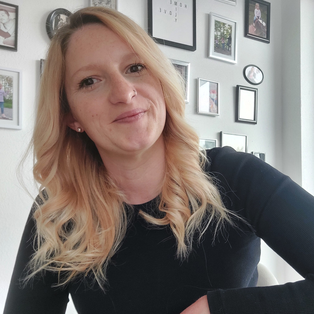 Julia Weis - Pflegefachhelferin und Sozialbetreuerin im Nachtdienst ...