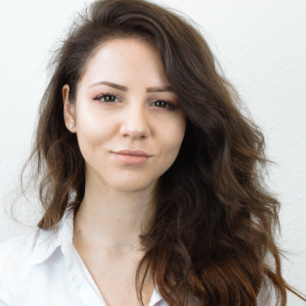 Veronica-Christa De Angelis - Executive Assistant - Mercedes-Benz Group ...