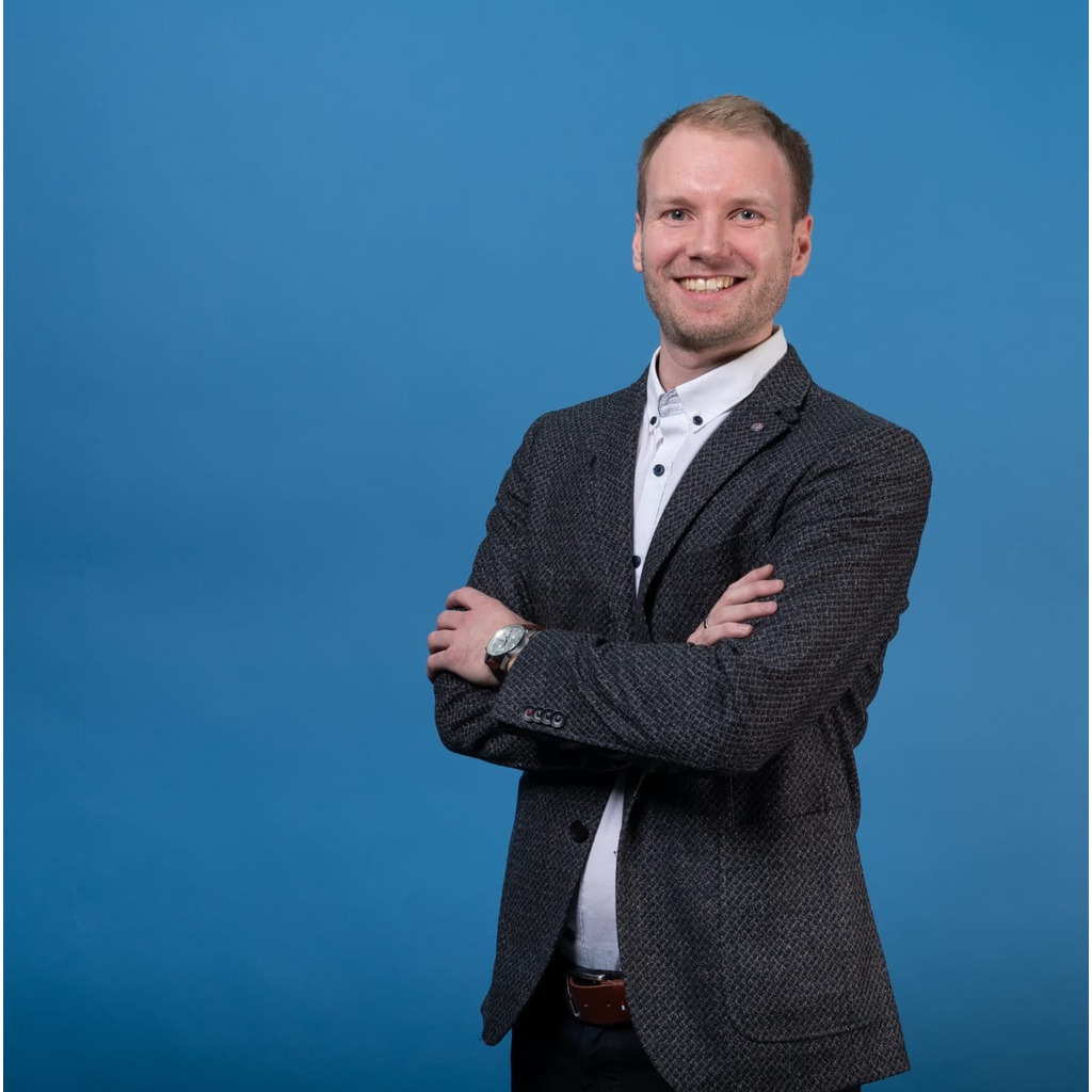 Simon Schröder - Senior HR Manager Education & Training - H. & J ...