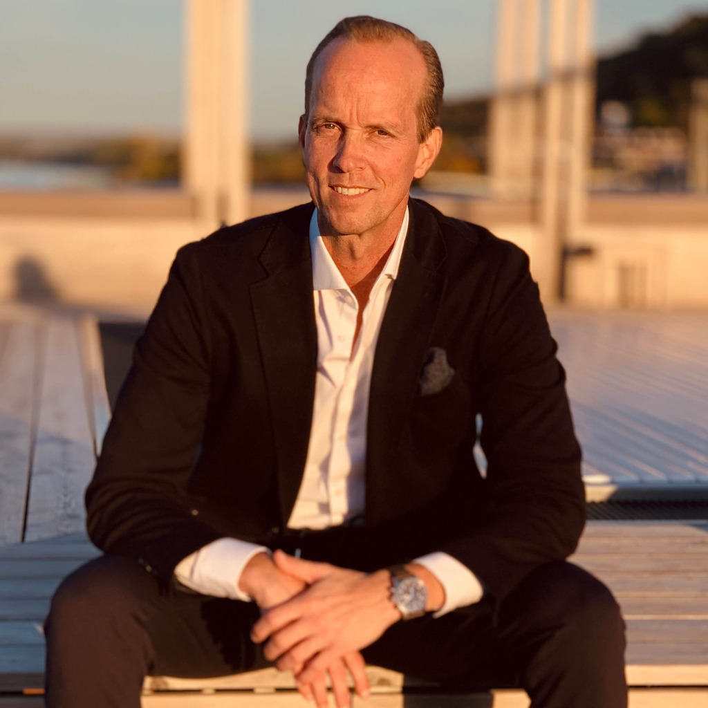 Sascha Erven - Head of strategic store planning & development / Sales ...