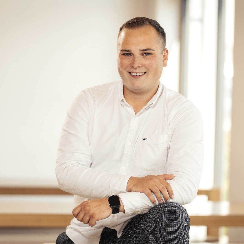 Tom Fischer - Referent der Geschäftsleitung - ARS Altmann AG | XING