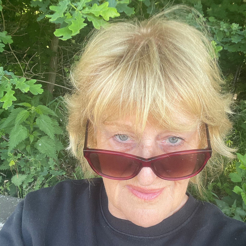 Barbara Collet - Freiberufler Autorin - Spitzzüngige Feder | XING