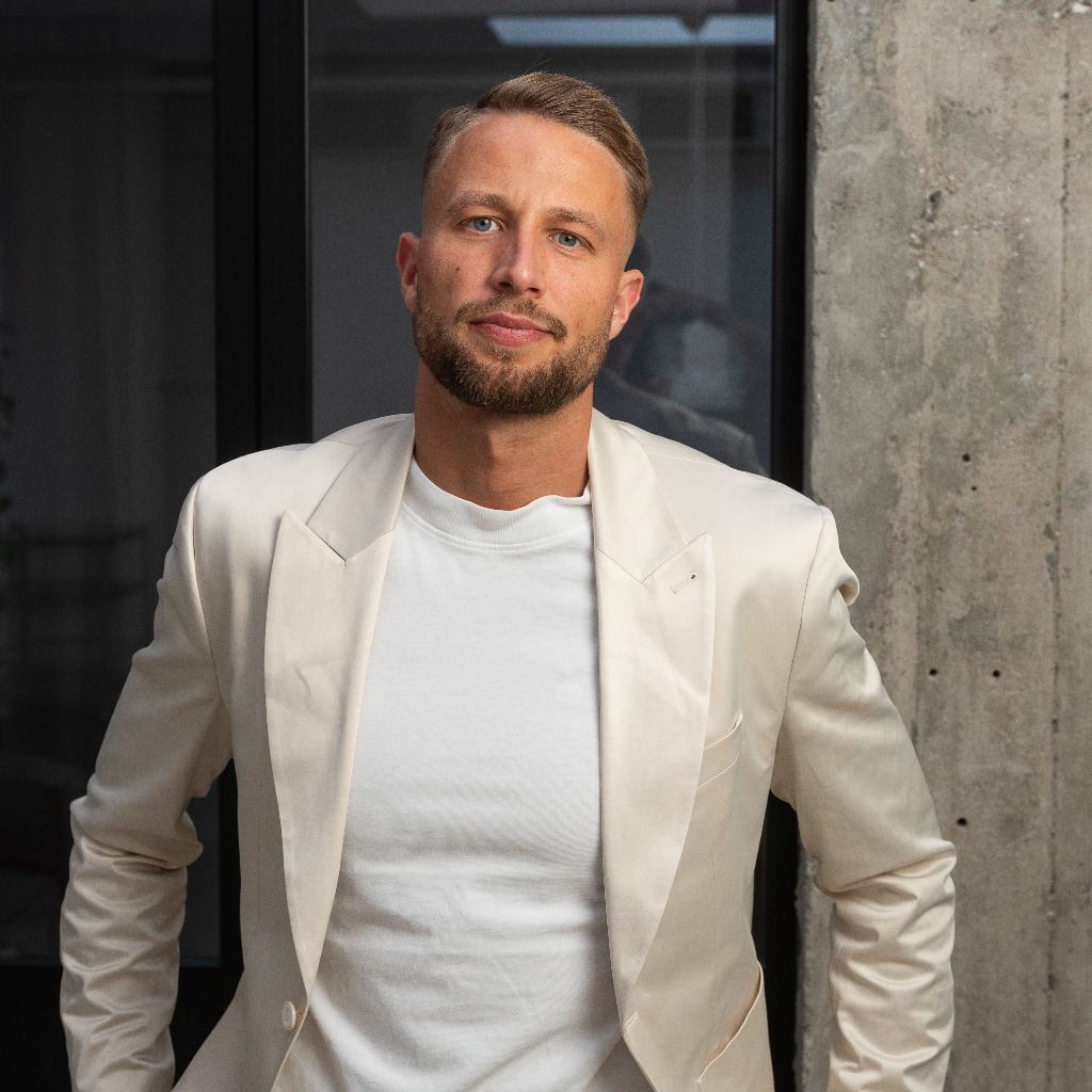 Linda Stuber's Instagram, Twitter & Facebook on IDCrawl