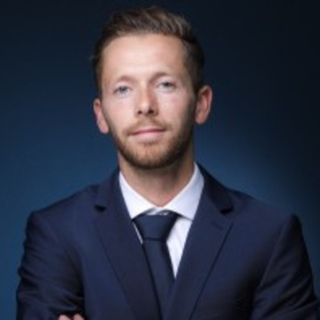 Mischa Juri Noß - Associate Finance - Robert Walters | XING