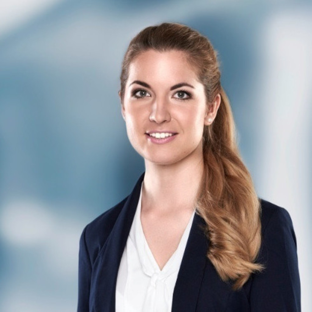 Julia Singer - Buyer Prestige Parfümerie - Manor AG | XING