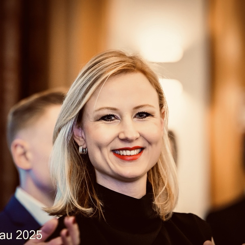 Anna Hammer - Syndikusrechtsanwältin - DHL Express Germany | XING