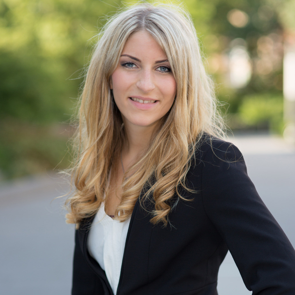 Stephanie Sürth - Corporate Communications - FOM Hochschule für ...