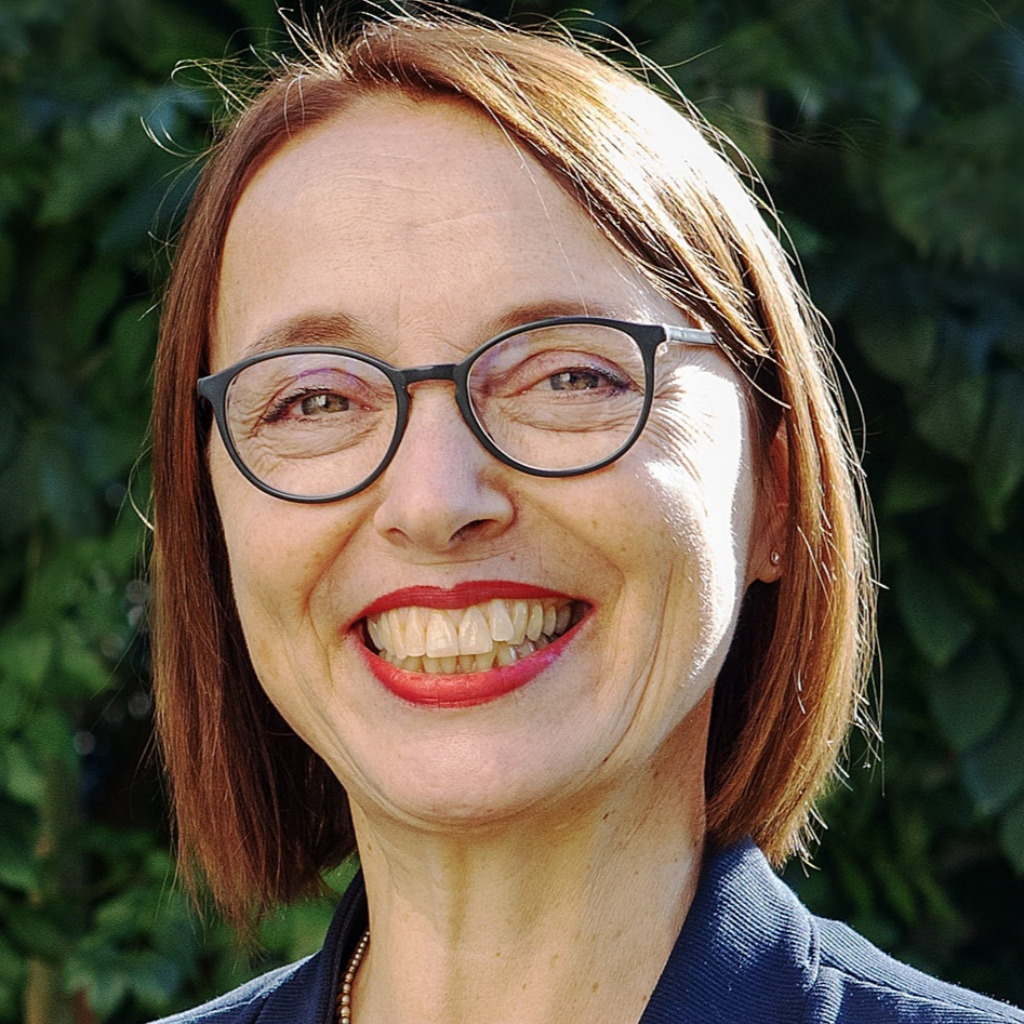 Dr. Anne Gellert - Leitung / Director International Office - Heinrich ...