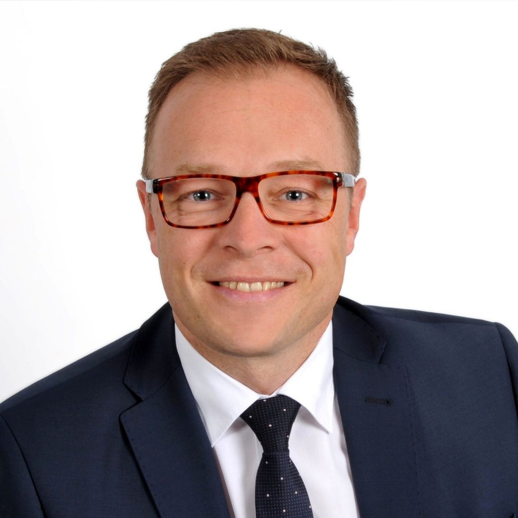 Robert Hartinger - Director Private & Institutional Banking ...