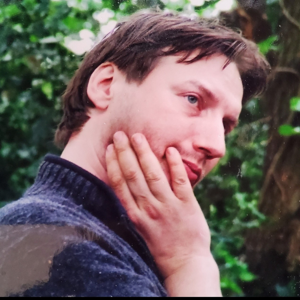 Dmitri Unov - IAM Engineer - Essenelk plc | XING