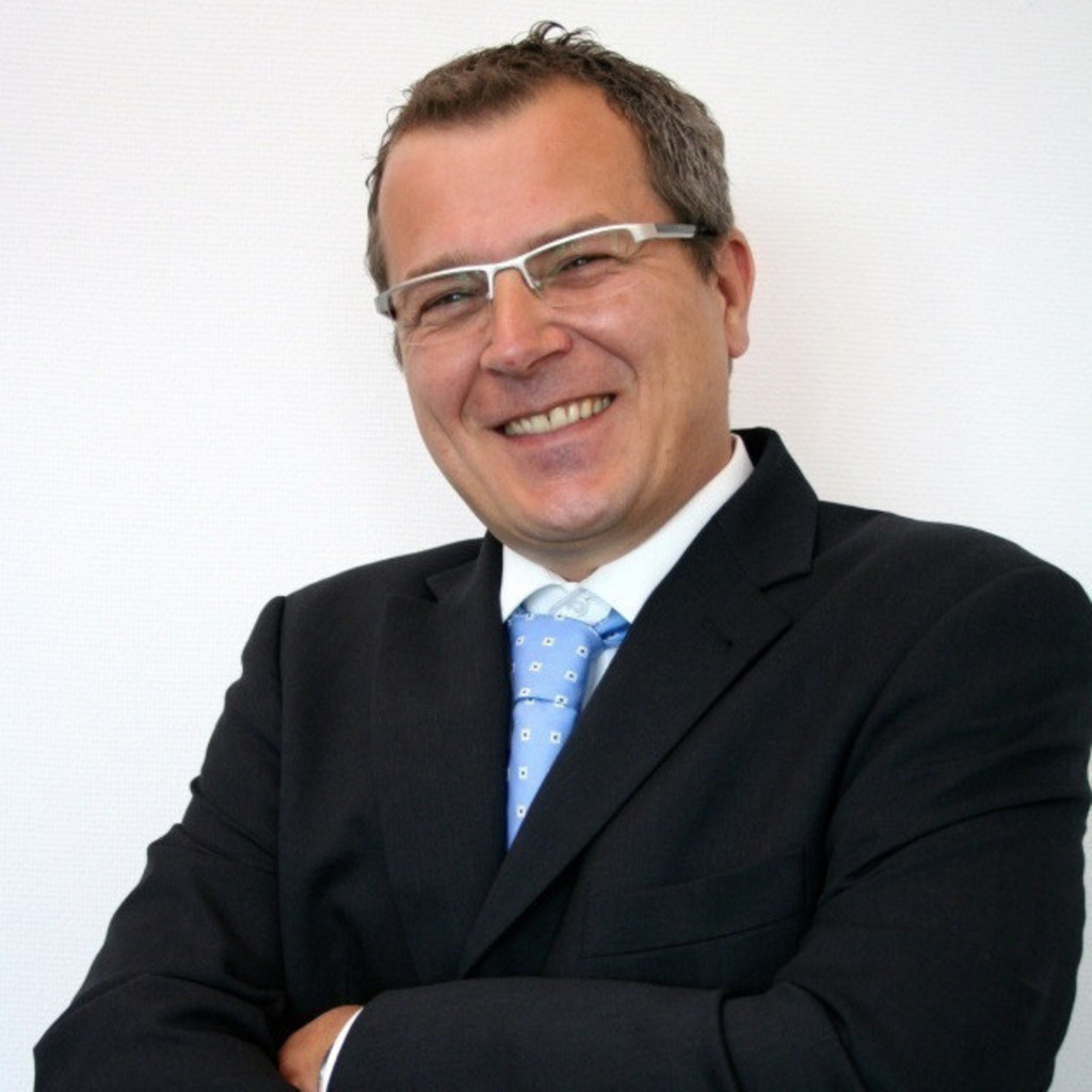 Dr Hans J rgen B cker Leiter Globales Produktmanagement Hanwha Q 