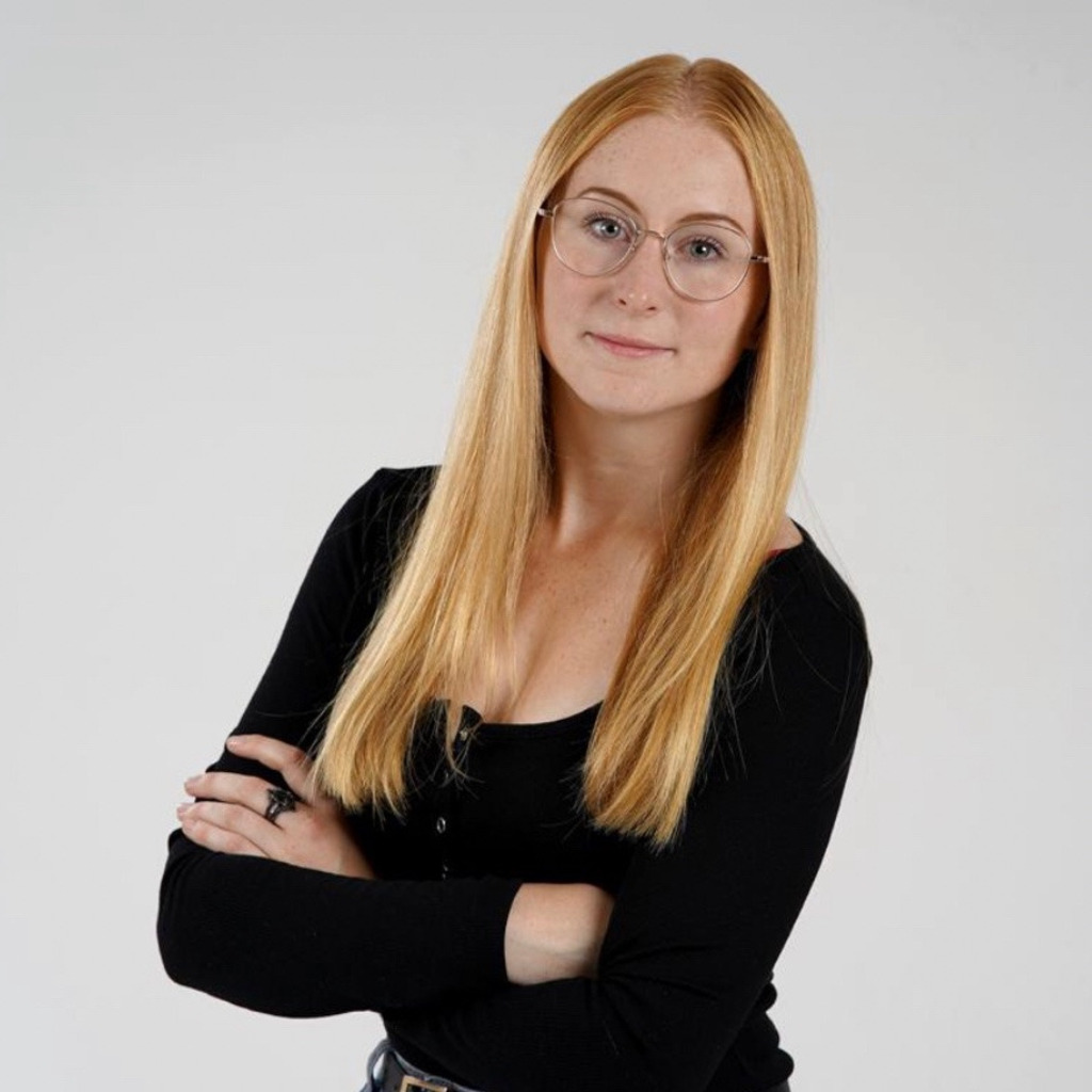 Julia Balthasar - Instandhaltungselektrikerin - Coca-Cola Europacific ...