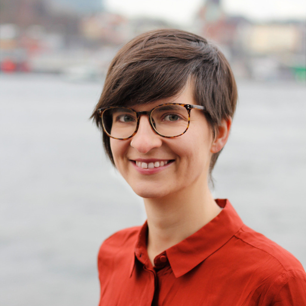 Marie-Theres Conrad - Reinzeichnerin Packaging im Final Artwork - HAJOK ...