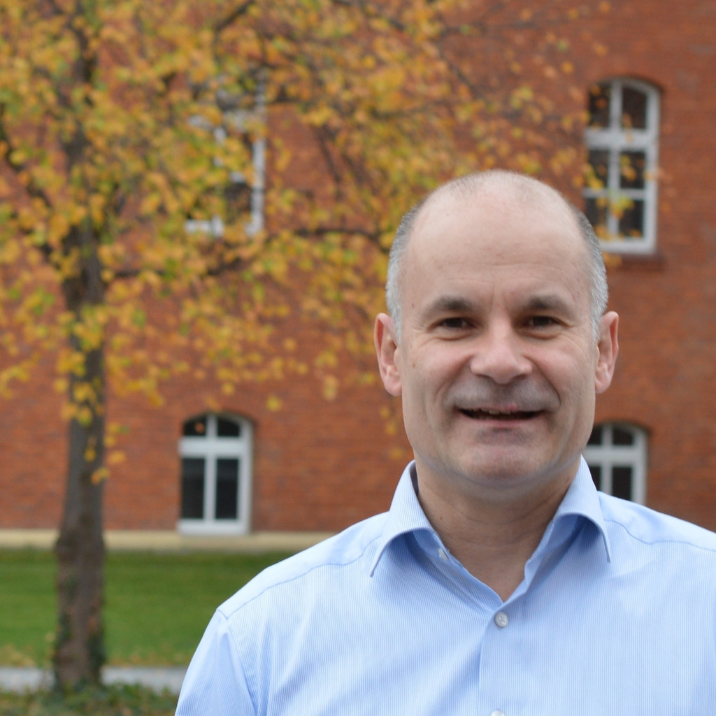 Prof. Dr. Michael Müller - Professur für Organisation und Management ...