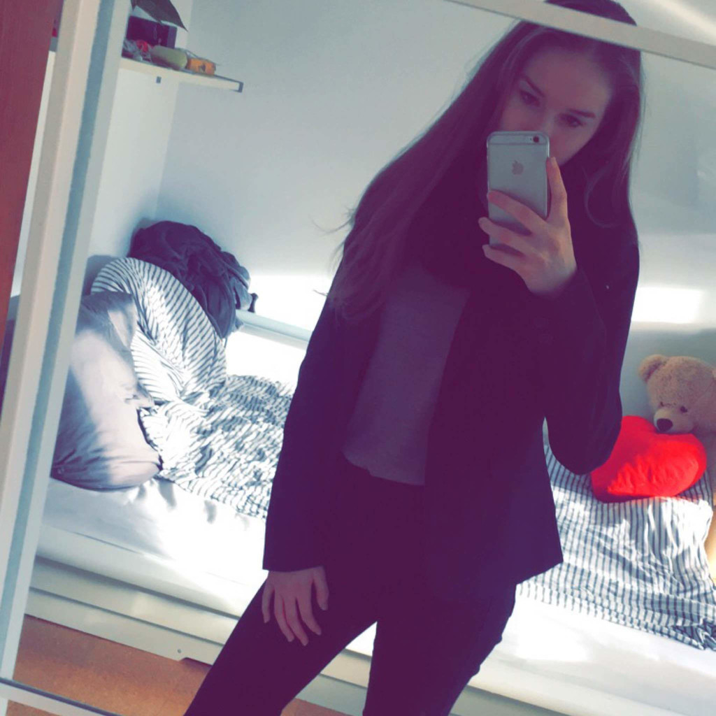 Alexandra Simon - Babysitterin - „Mehrere verschiedene Familien“ | XING