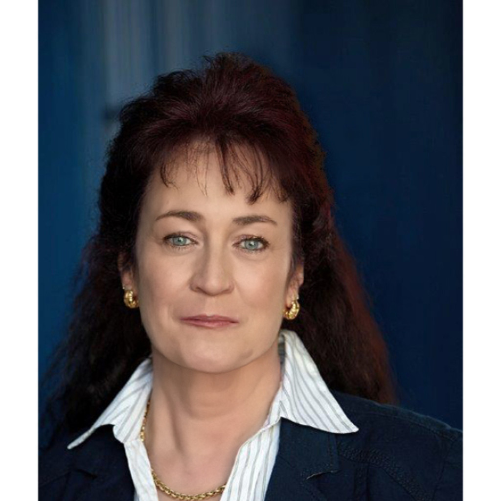 Danielle Tanner - Leitung Kursadministration - Executive MBA ...