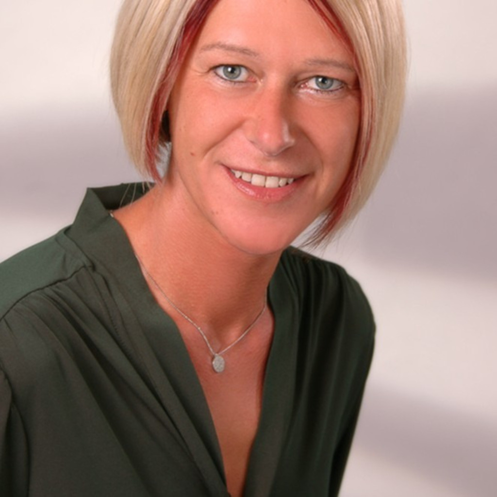 Tina Bader - Associate Professional Finance - Q_PERIOR AG | XING