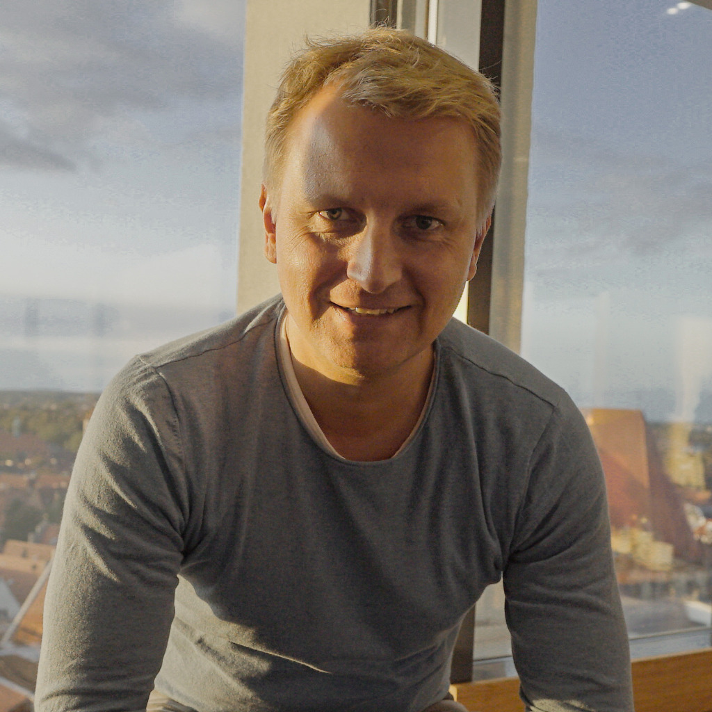 Simon Jöcker - Filmproduzent - WOWfilm Medienproduktion | XING