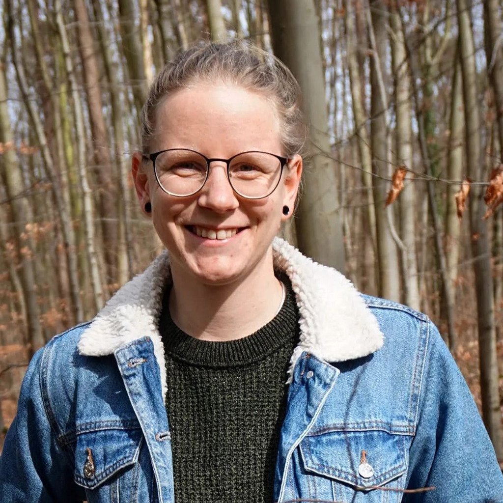 Alina Fischer - Auszubildende Medienkauffrau Digital & Print - IW ...