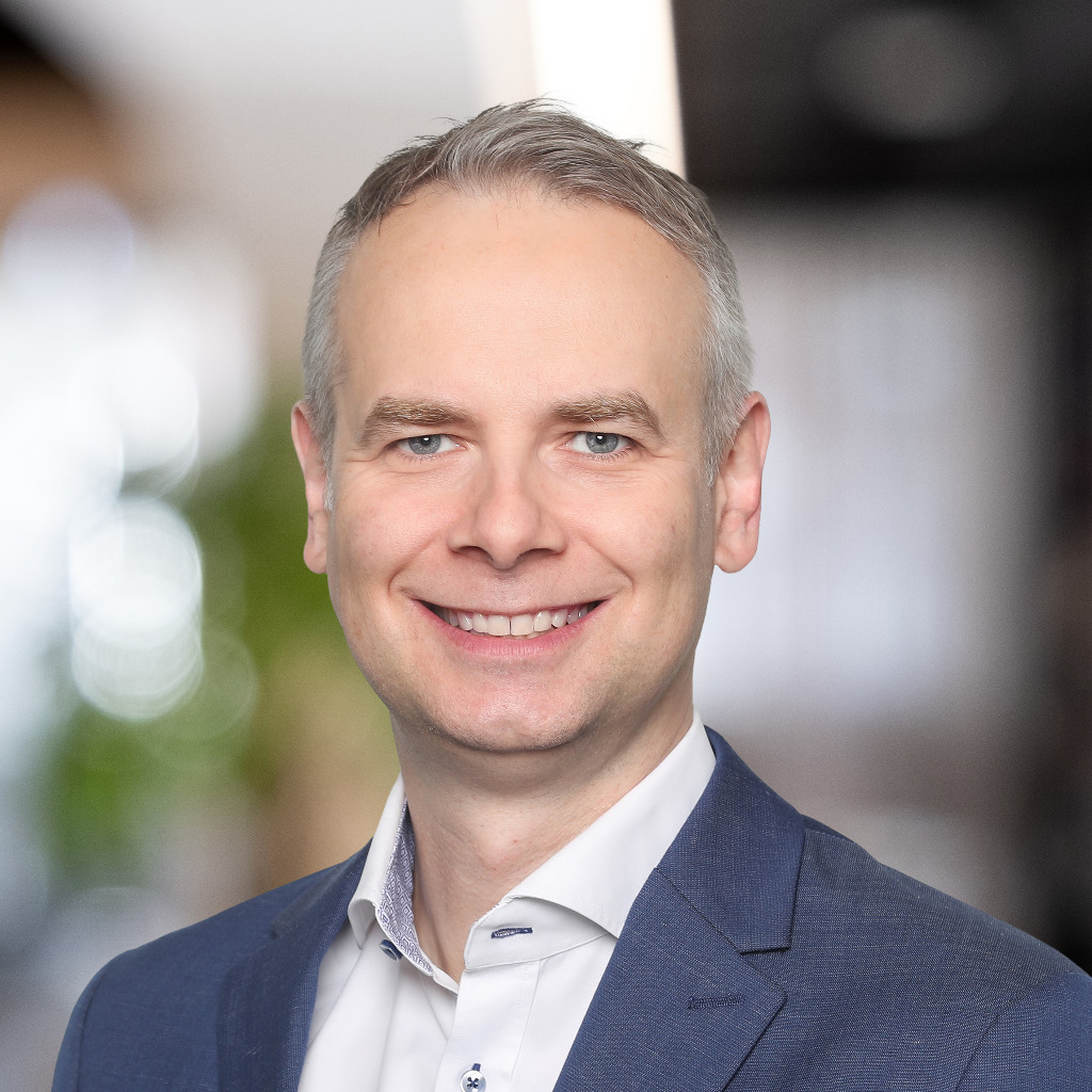 Rafael Botor - Director Strategic Customer Engagements - Amazon Web ...