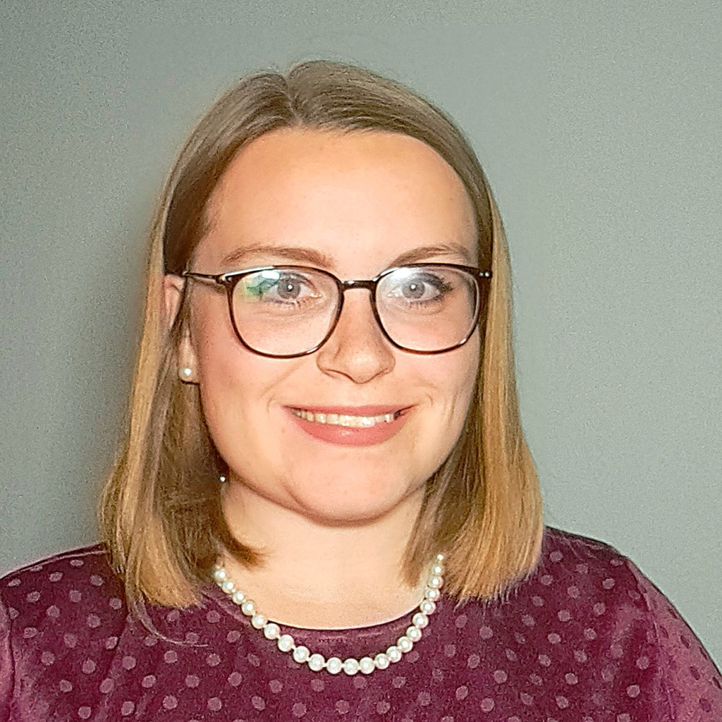 Julia Berens: Ausbildung und Berufserfahrung | XING