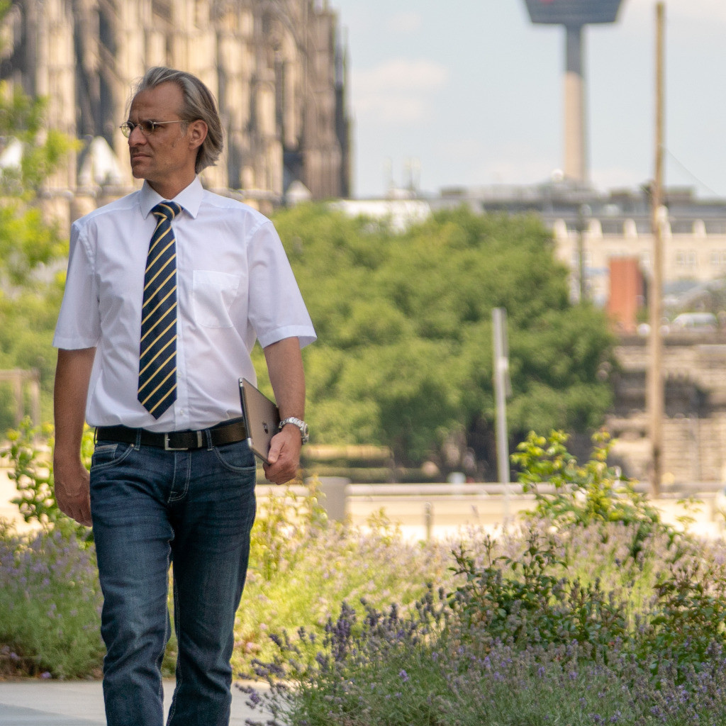 Geue aus Köln in der Personensuche von Das Telefonbuch