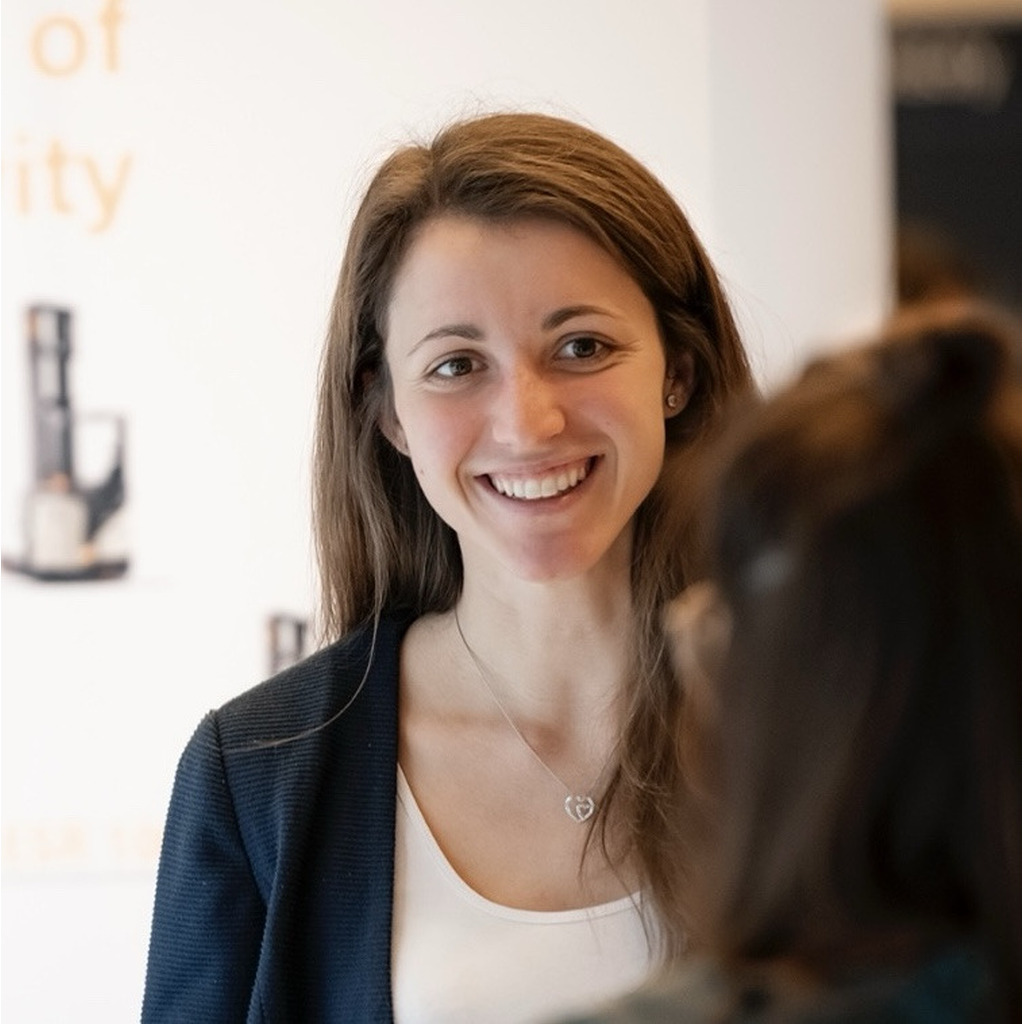 Scarlet Behbehani - HR Recruiting Specialist - Crown Gabelstapler GmbH ...