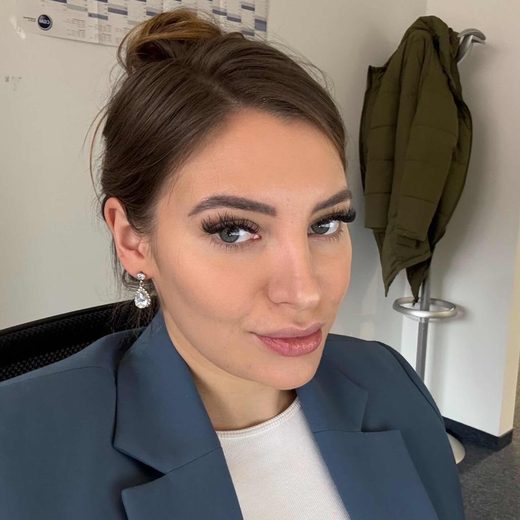 Laura Krabec - Account Managerin - ZBI Zentral Boden Immobilien Gruppe | XING