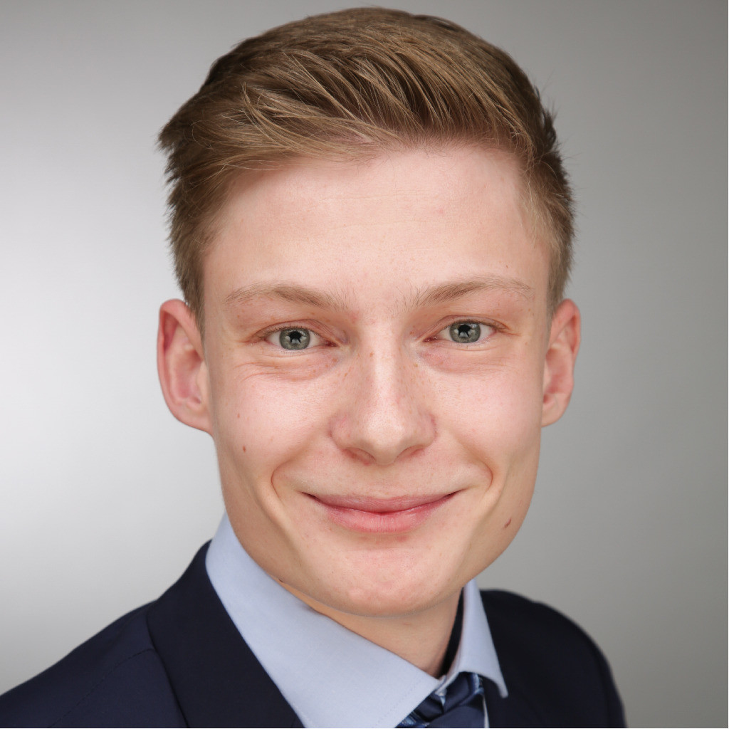 Mike Obuch - Internationales Management - Macromedia Hochschule für ...