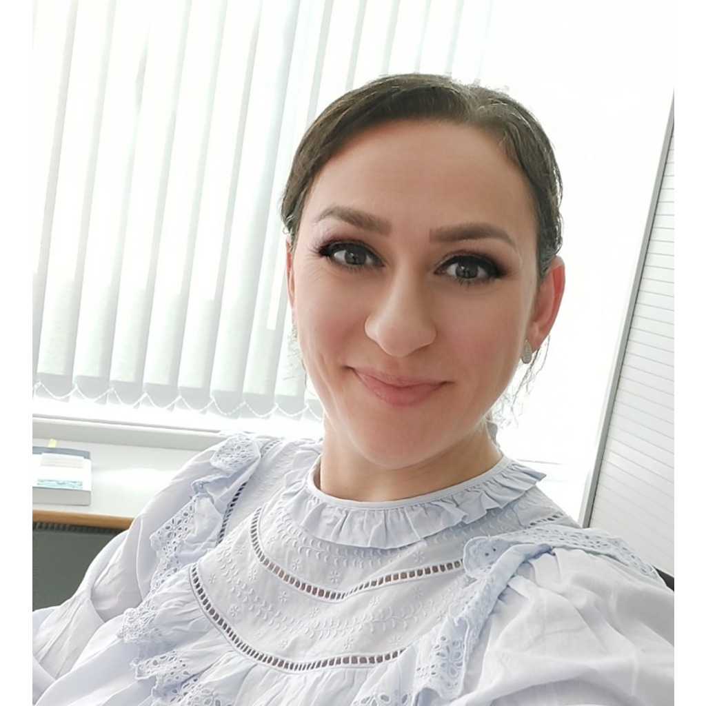 Nejla Ergül - Referentin zentrales Auslagerungsmangement - VR Smart ...