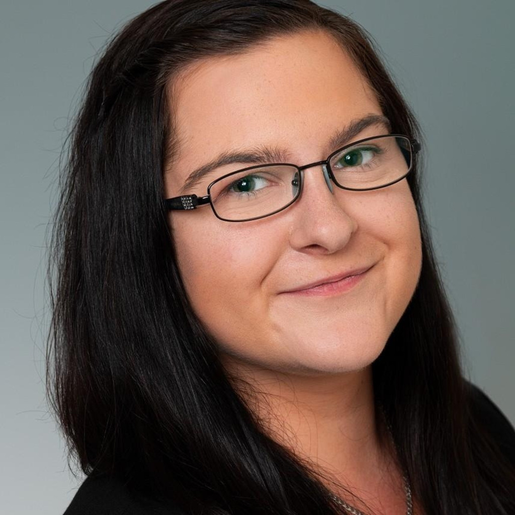 Lisa Schulze - HR Operations Specialist - Unternehmensgruppe Theo ...